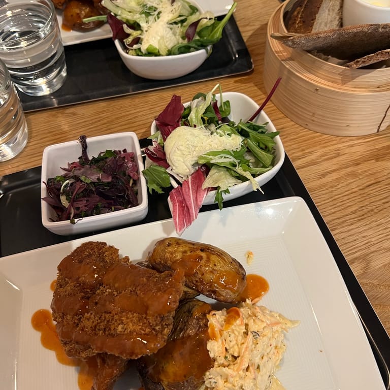 Restaurang P i Solna – Bästa lunch och dessertbuffé!